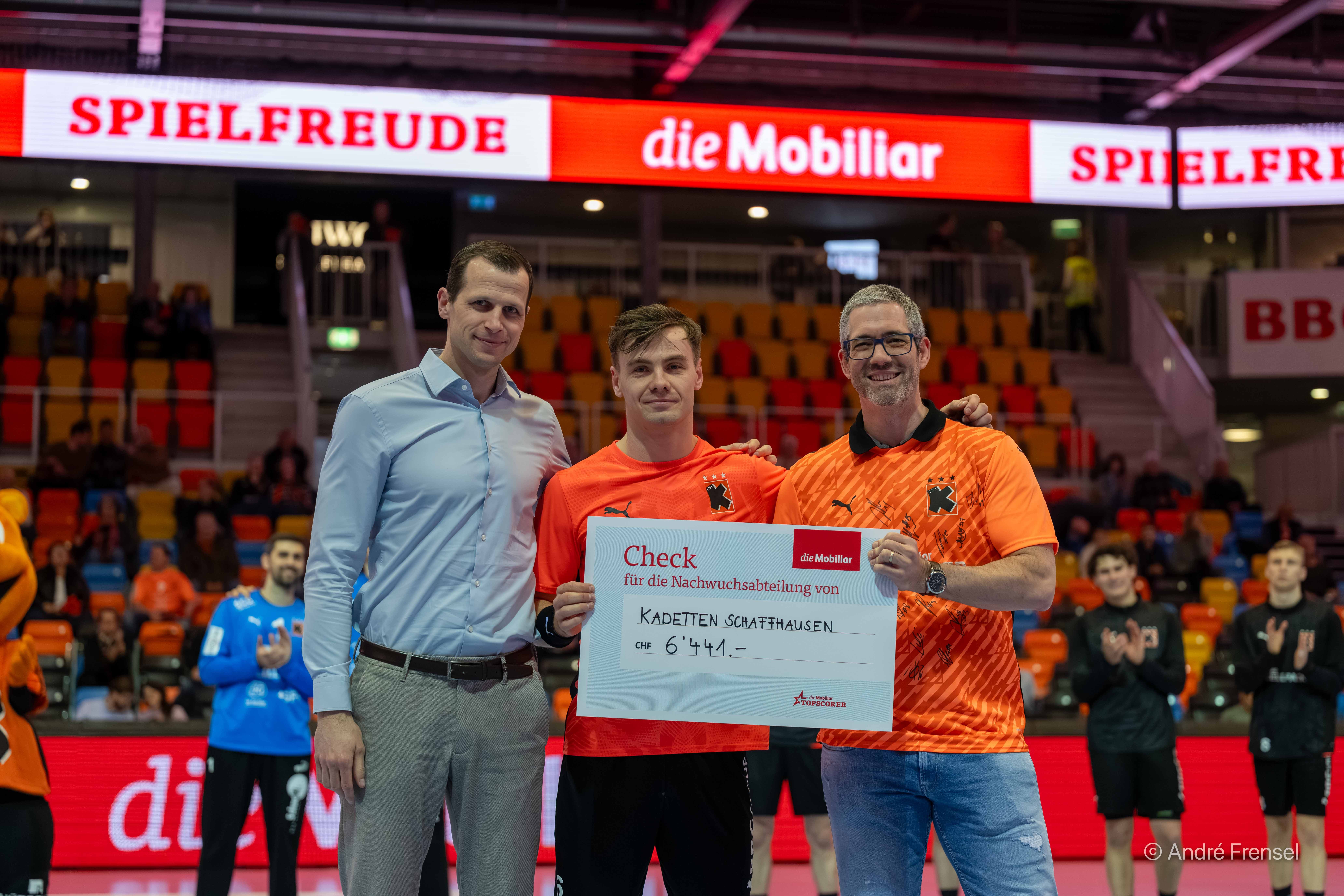 Topskorer-Engagement der Mobiliar: Checkübergabe an die Kadetten ...